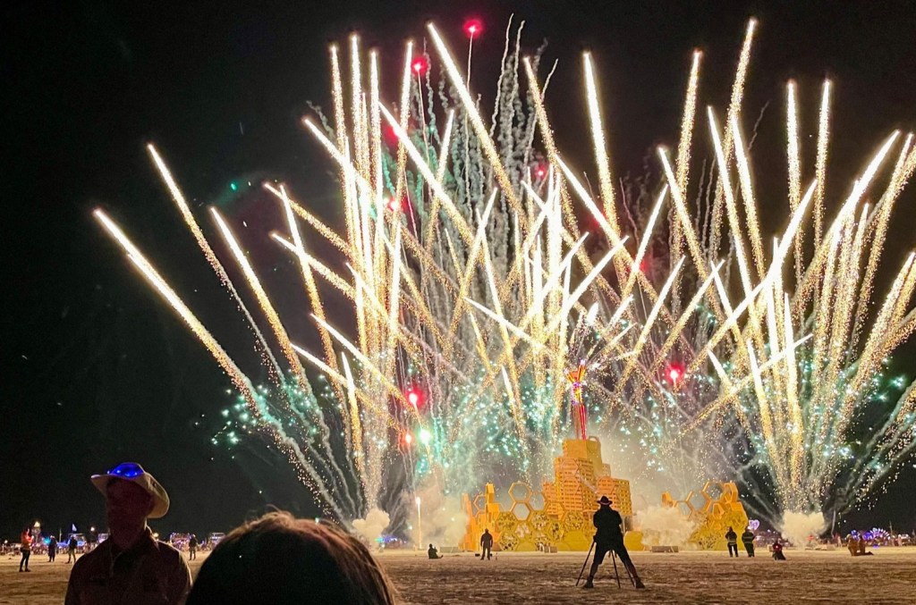 Este es el tema oficial de Burning Man 2026, y así fue como fue elegido ...