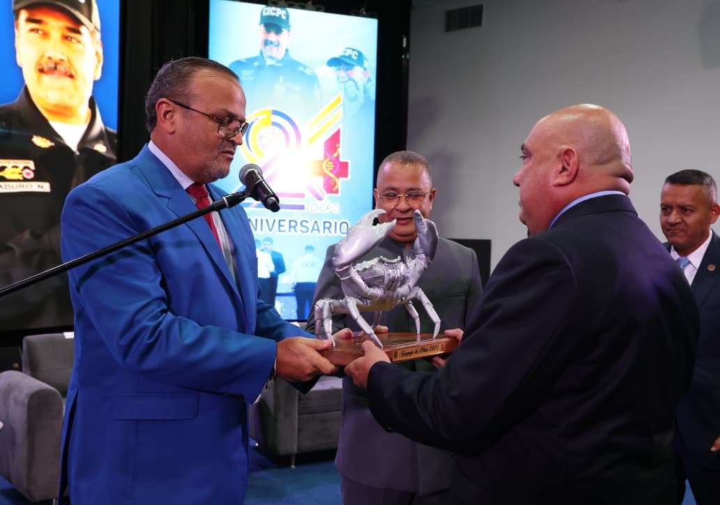 Premios Cangrejos 2025 exaltan la labor de investigación científico ...