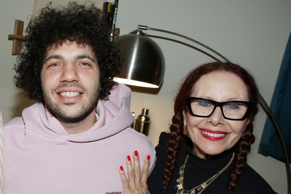 La mamá de Benny Blanco tuvo que esconderse en su baño durante una ...